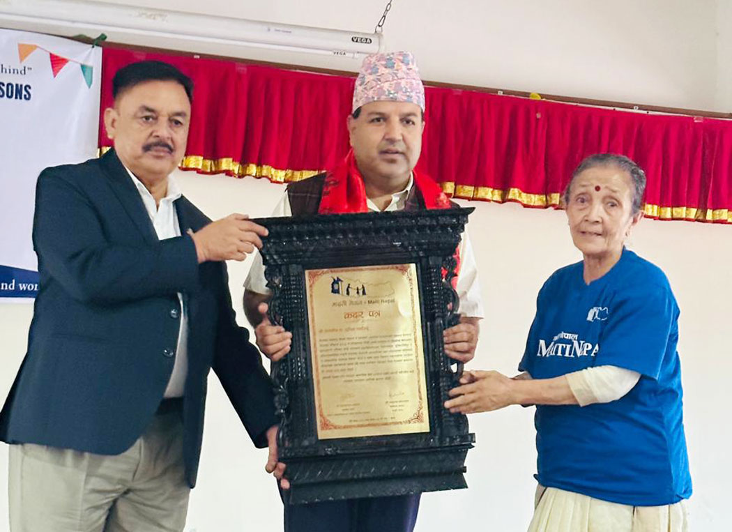 स्वास्थ्य क्षेत्रको विकासमा योगदान पुर्याएबापत सांसद शर्मा सम्मानित – हिपमत